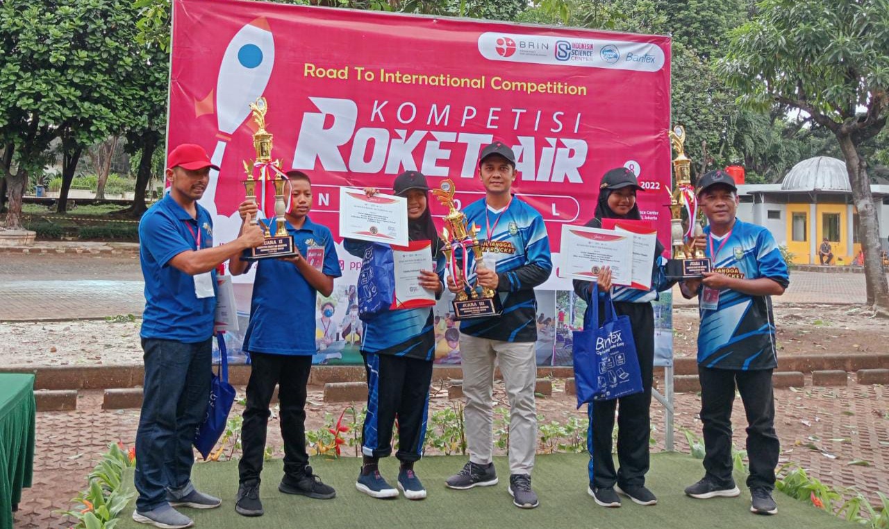 Hebat, MTs Muhammadiyah 7 Kejobong Jawara Di Rocket Air Nasional ...